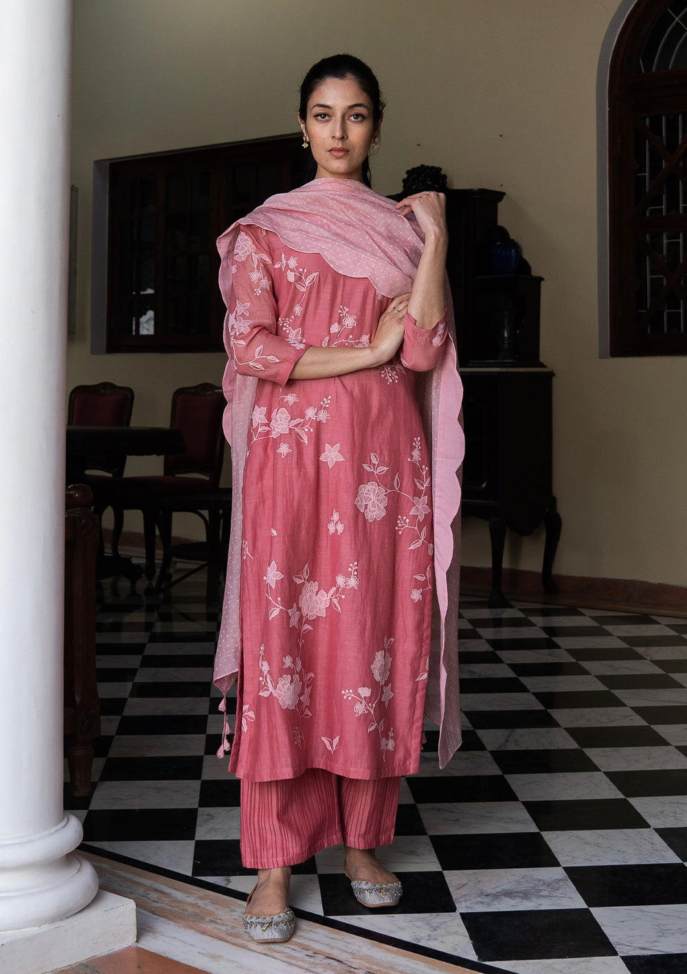 Hibiscus Thread Embroidered Kurta Set – Vaayu