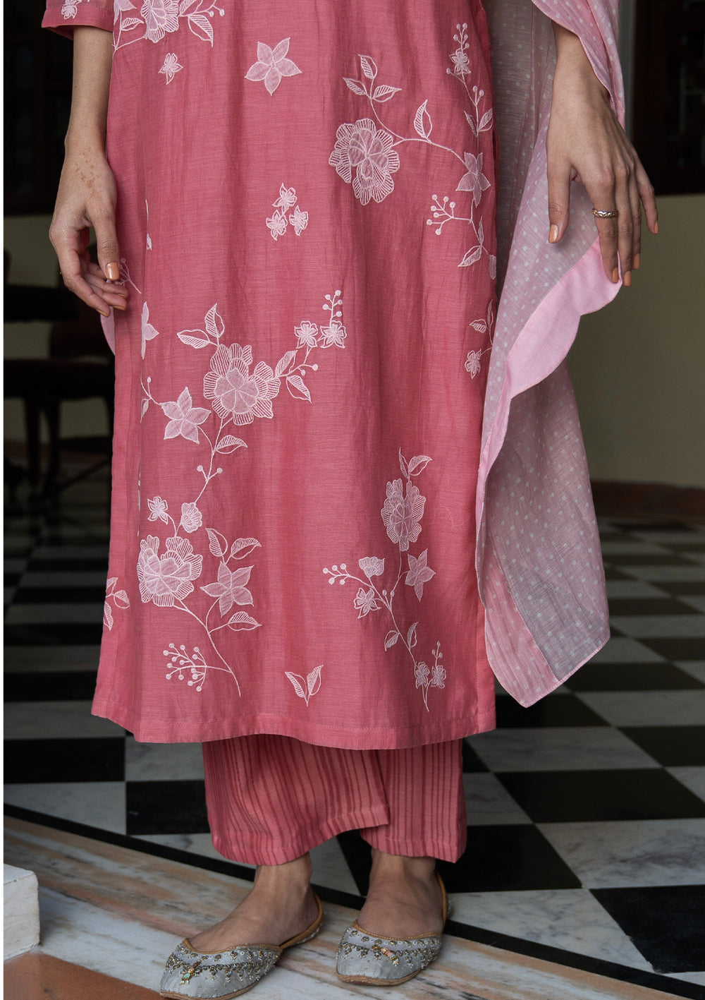Hibiscus Thread Embroidered Kurta Set